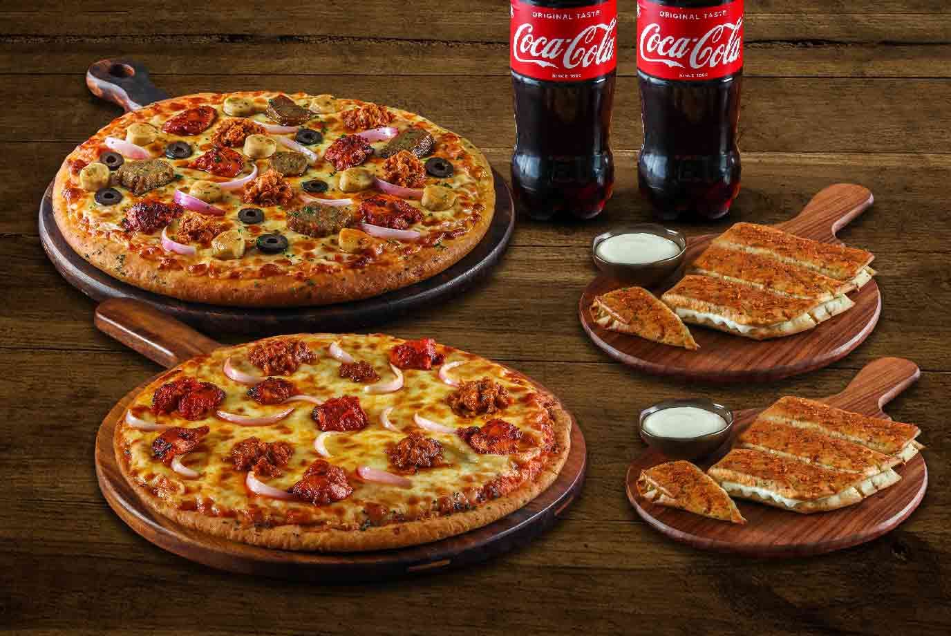 Order Non Veg Medium Pizza Combo For 4 Online From Ovenstory Order Non Veg Medium Pizza Combo For 4 Online From Ovenstory