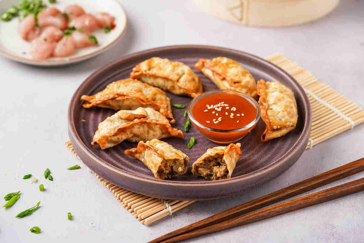 Order Classic Fried Chilli Chicken Momos 6 Pcs from Zomoz on EatSure