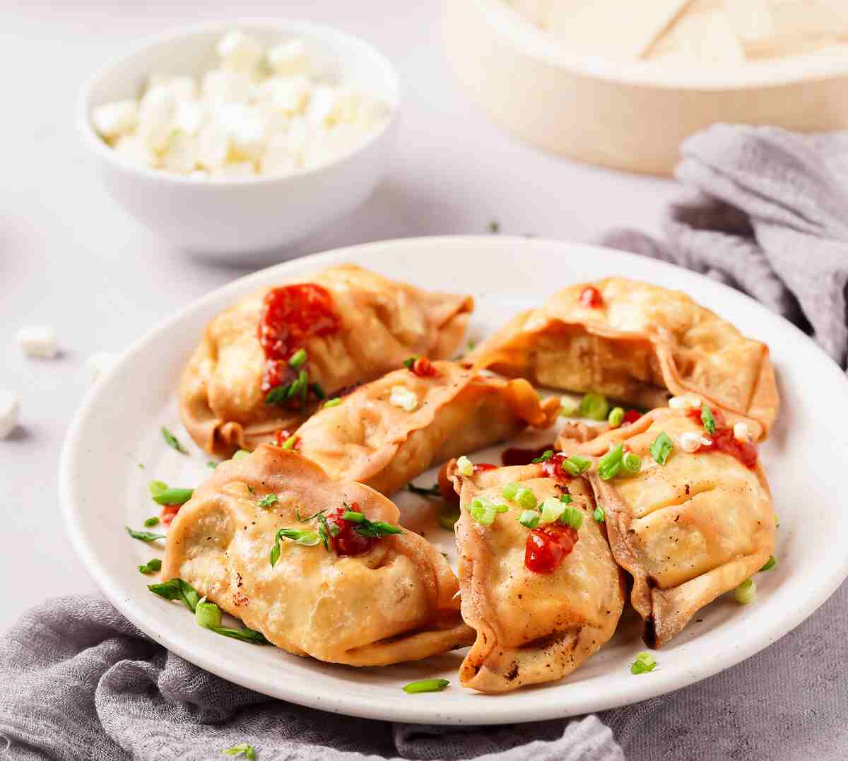 Order Classic Fried Paneer Momos 6 Pcs from Zomoz on EatSure